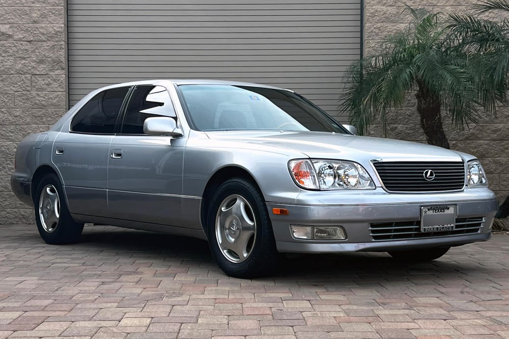 2000 Lexus LS 400