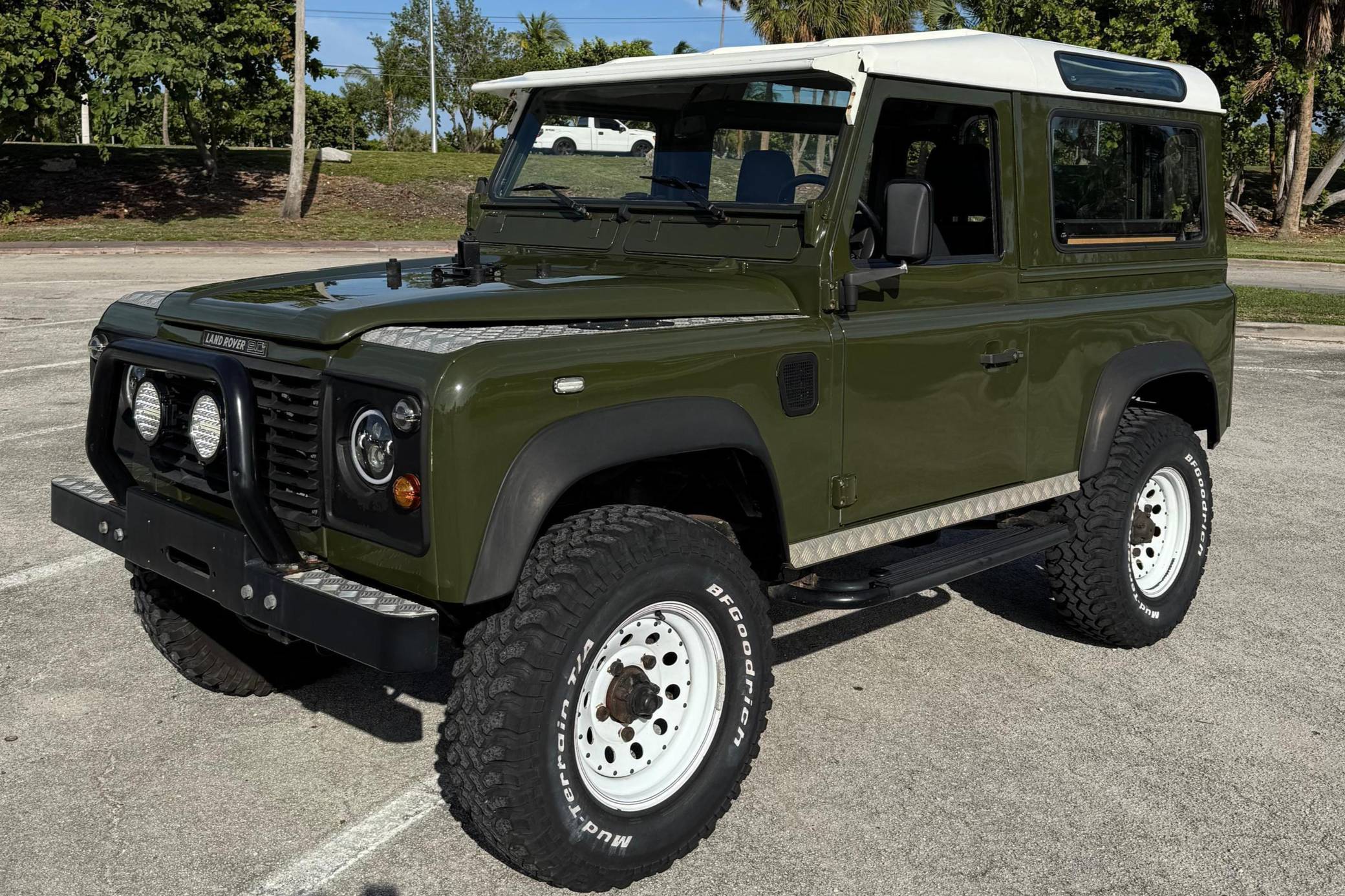 1988 Land Rover 90 VIN: SALLDVAB8EA338329 for Sale - Cars & Bids