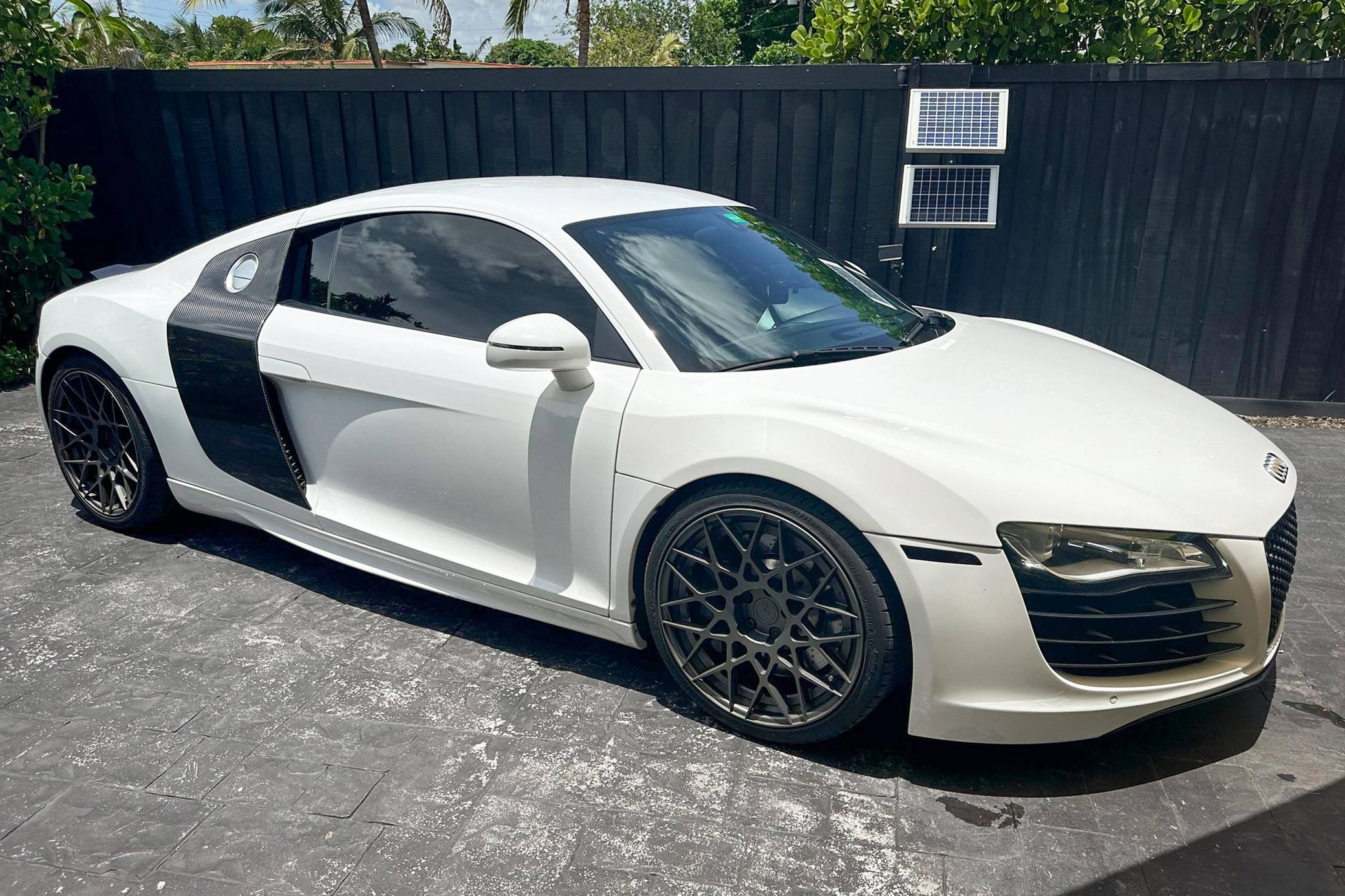 2009 Audi R8 Coupe VIN: WUAAU34249N000964 for Sale - Cars & Bids