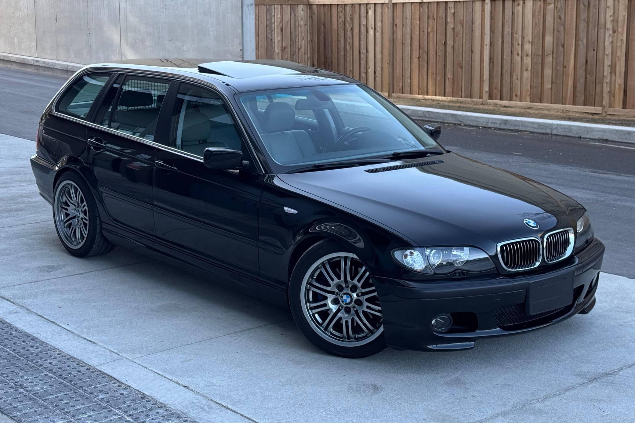 2002 BMW 325i Touring VIN: WBAEN33492PC10159 for Sale - Cars & Bids