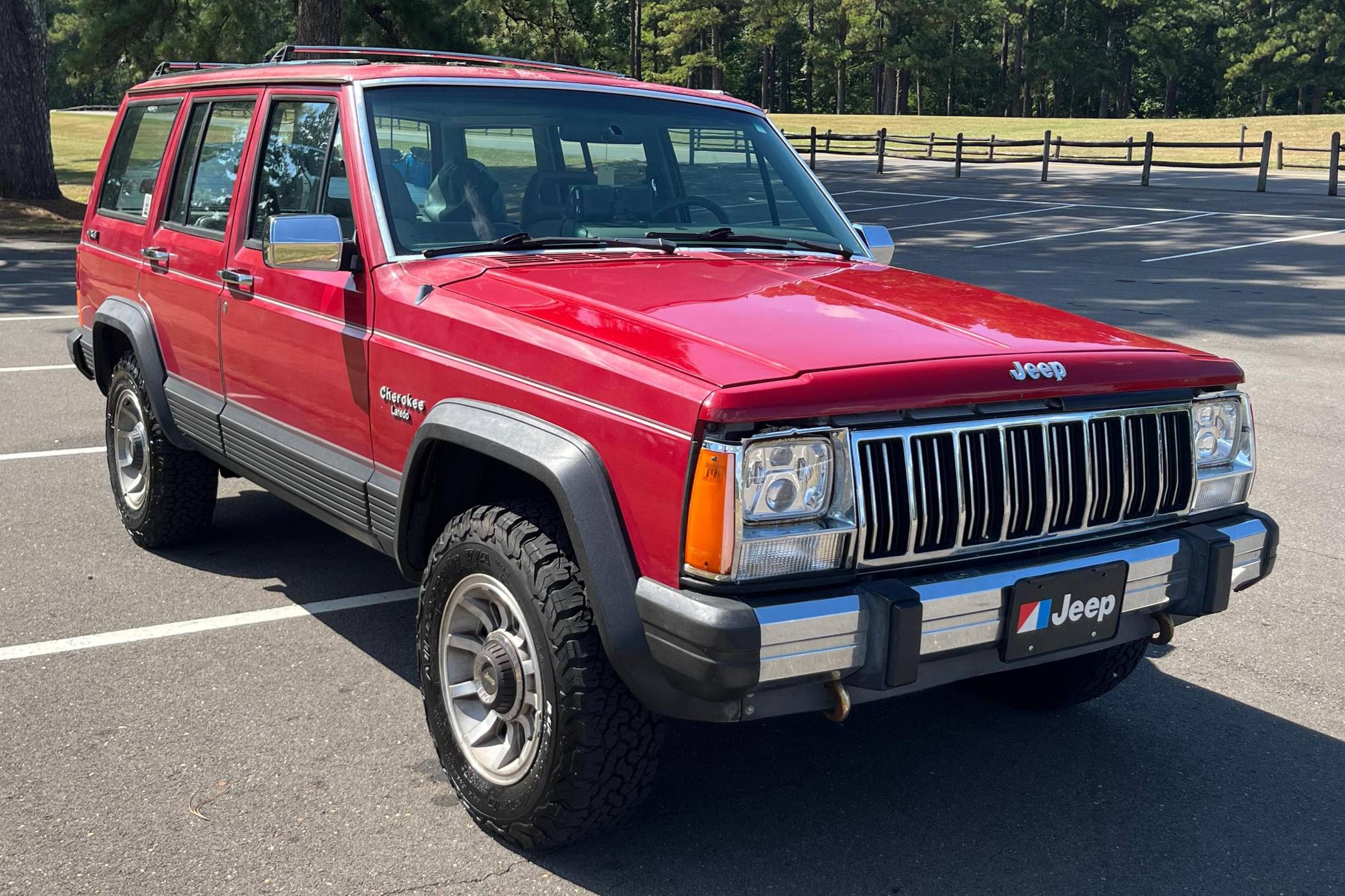 1989 Jeep Cherokee Laredo 4x4 VIN: 1J4FJ58L1KL560155 for Sale - Cars & Bids