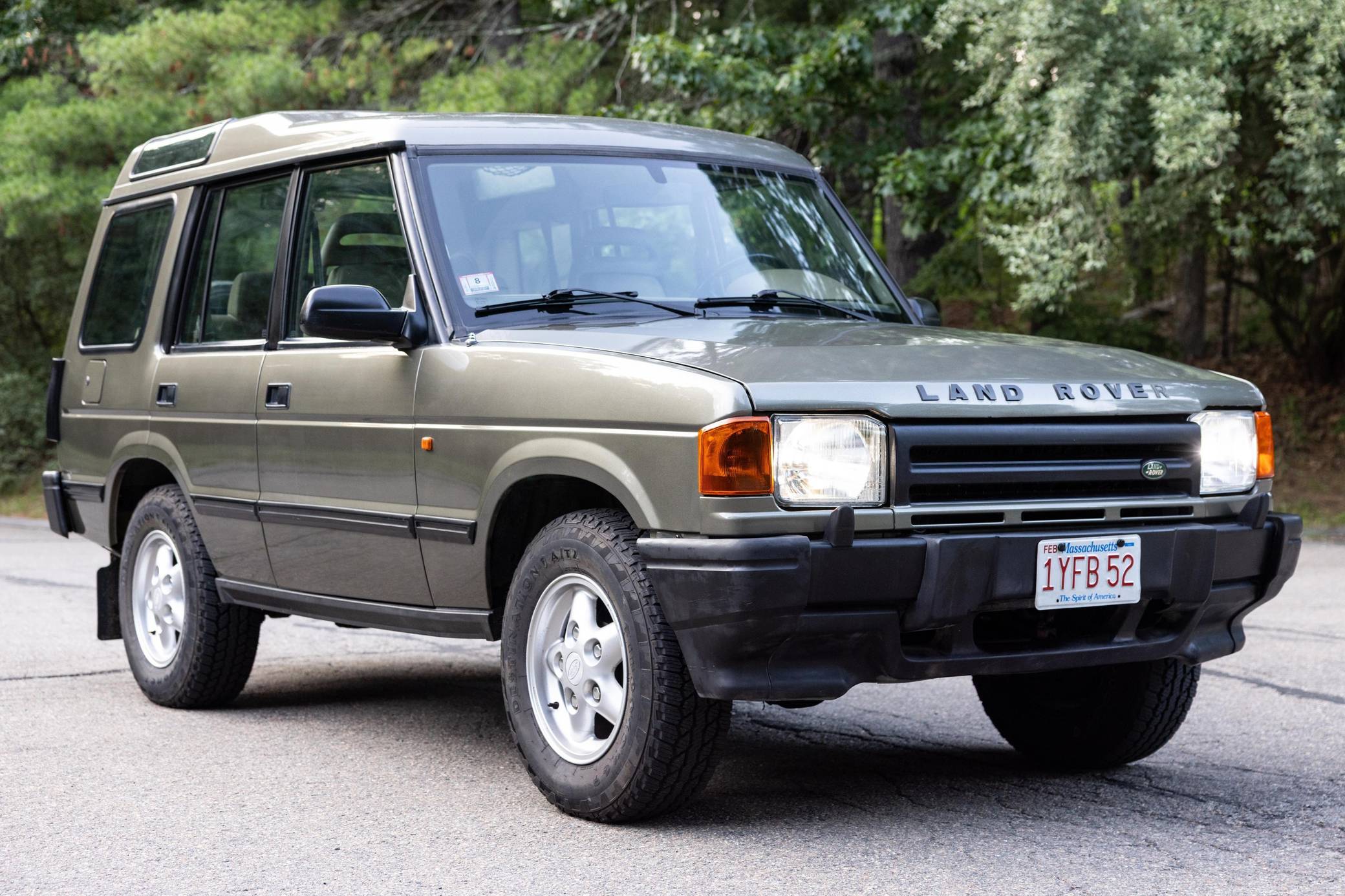 1996 Land Rover Discovery VIN: SALLJGMM8TA165922 for Sale - Cars & Bids