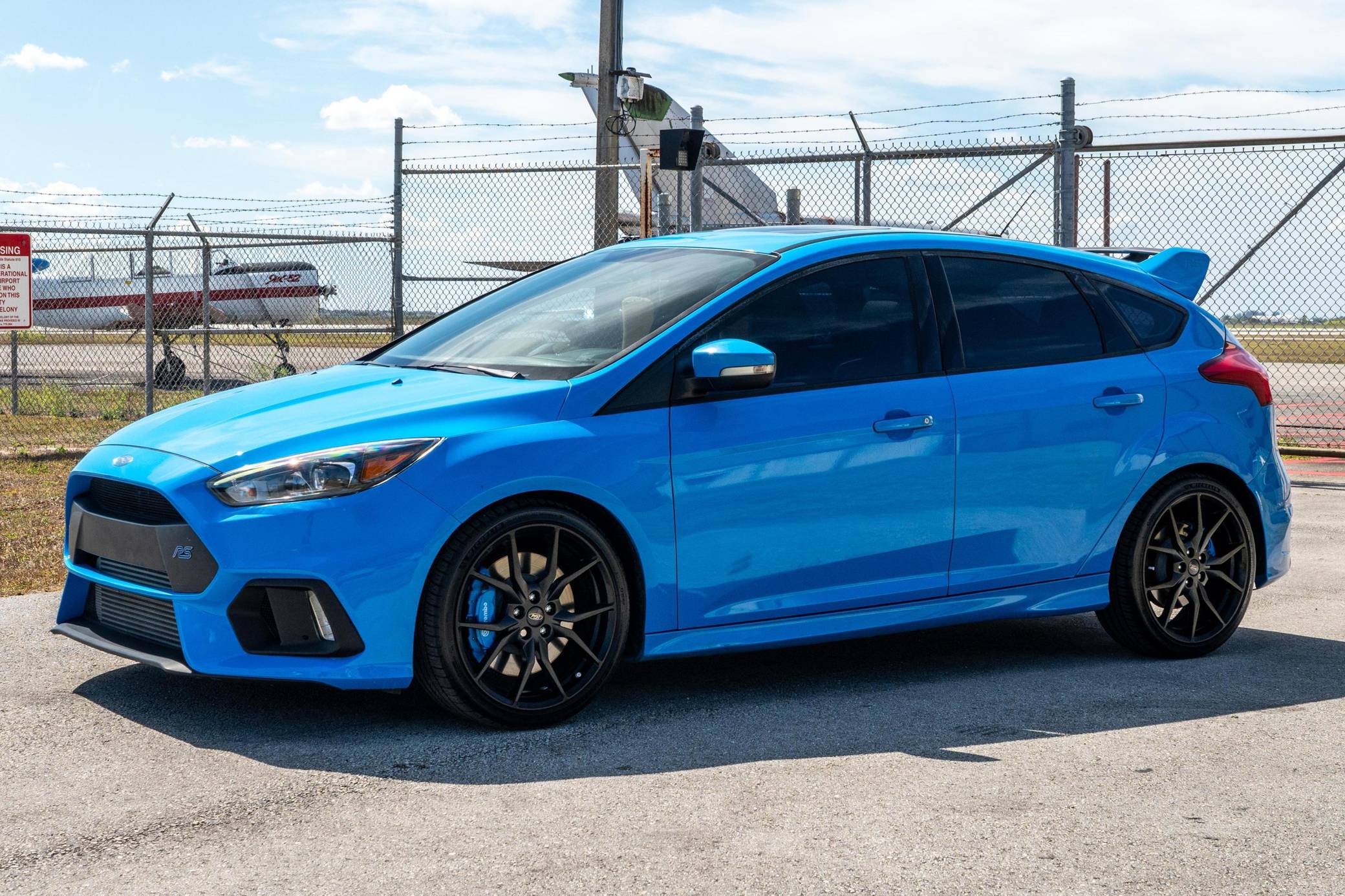 2017 Ford Focus RS VIN: WF0DP3THXH4123418 for Sale - Cars & Bids