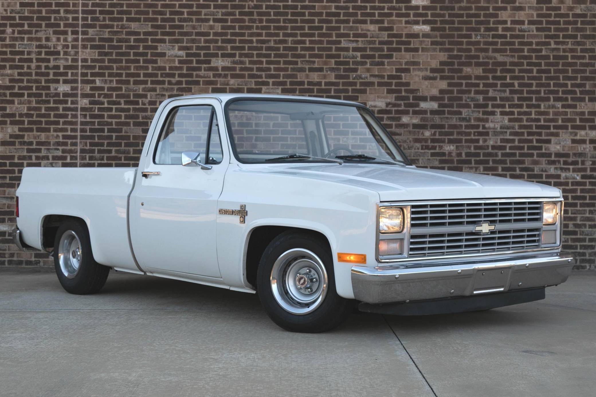 Chevrolet C10 V8 Sound
