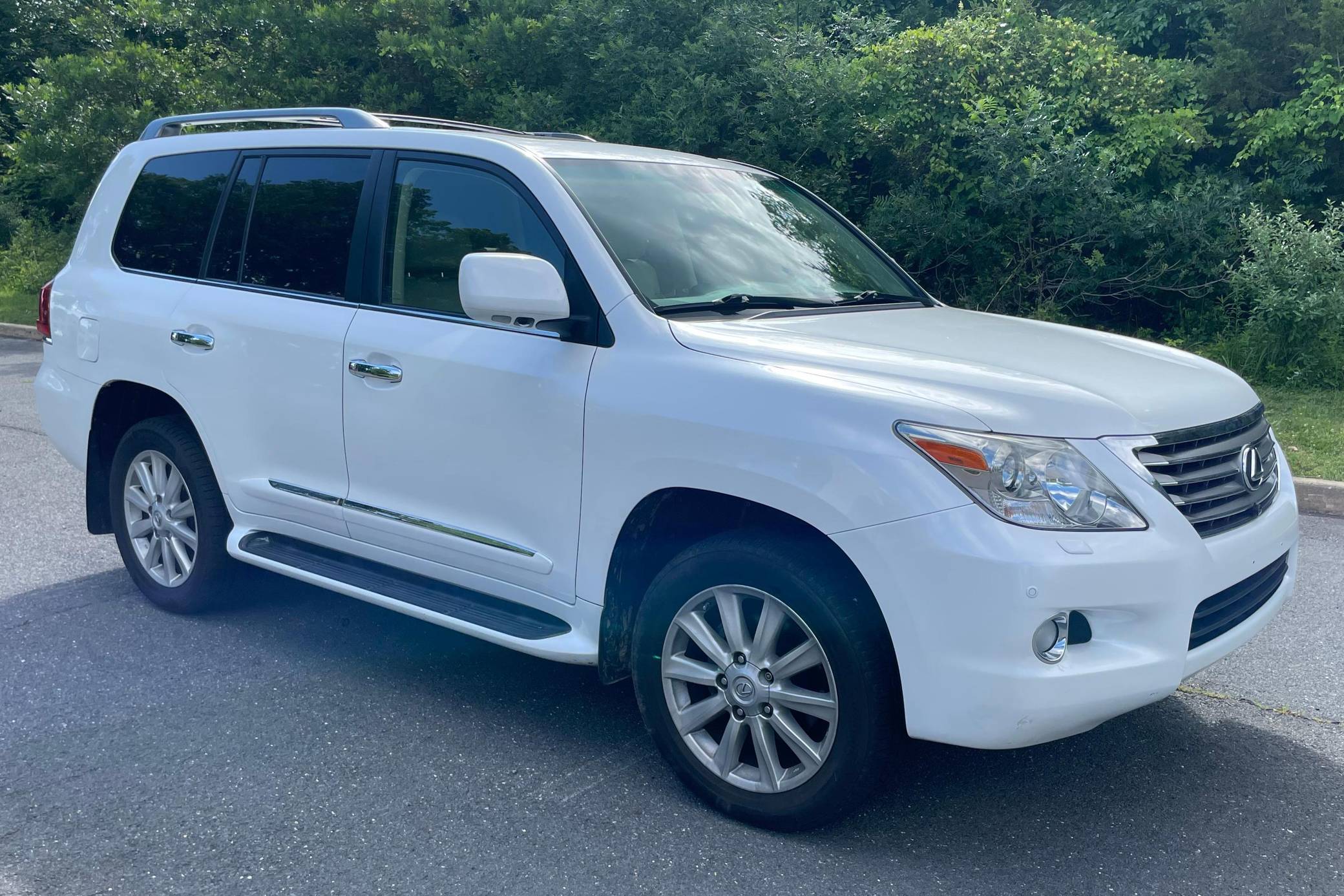 2011 Lexus LX 570 VIN: JTJHY7AXXB4057573 for Sale - Cars & Bids