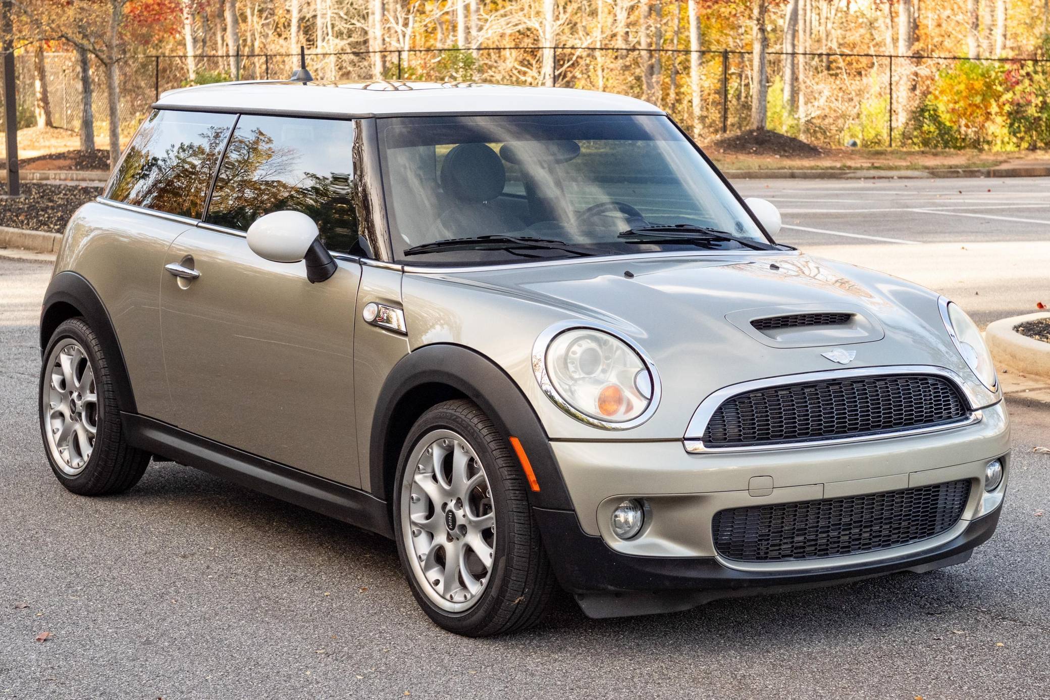 2007 Mini Cooper S VIN: WMWMF73507TT81578 for Sale - Cars & Bids