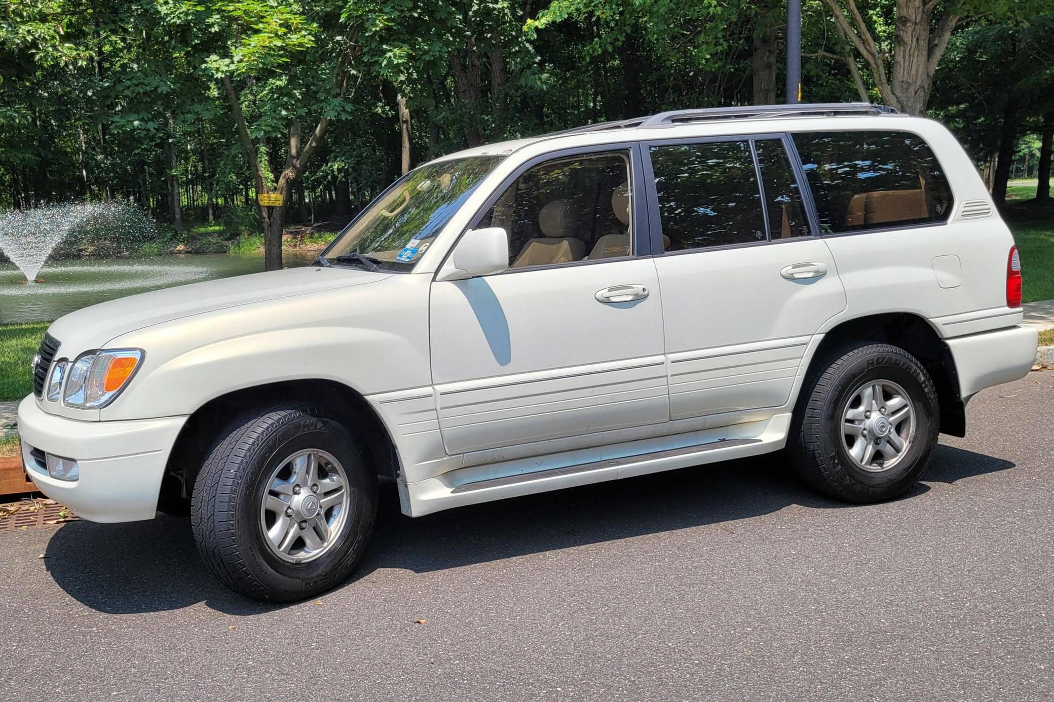 2000 Lexus LX 470 auction - Cars & Bids
