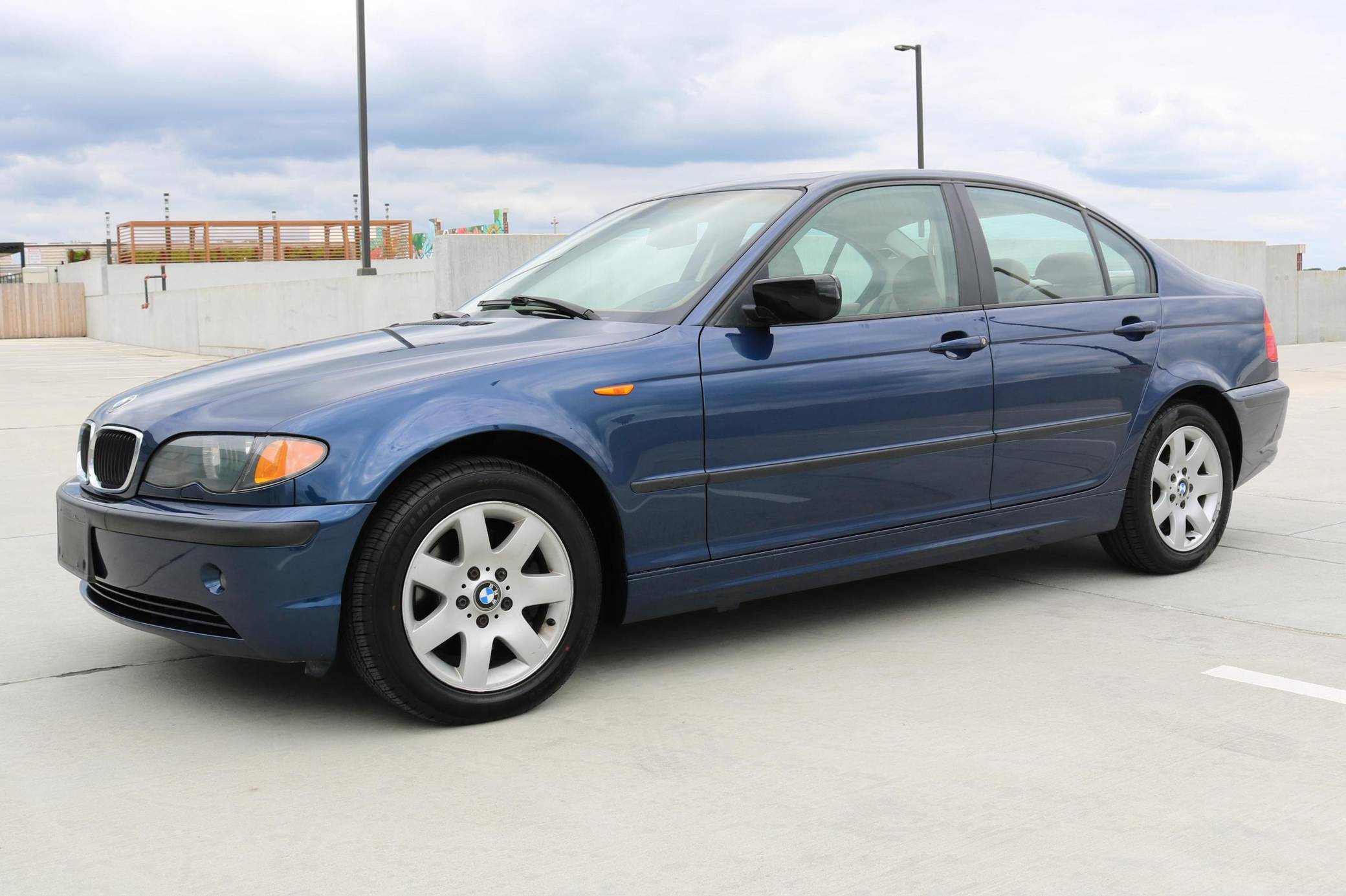 2004 BMW 325i Sedan VIN: WBAEV33444KW15357 for Sale - Cars & Bids