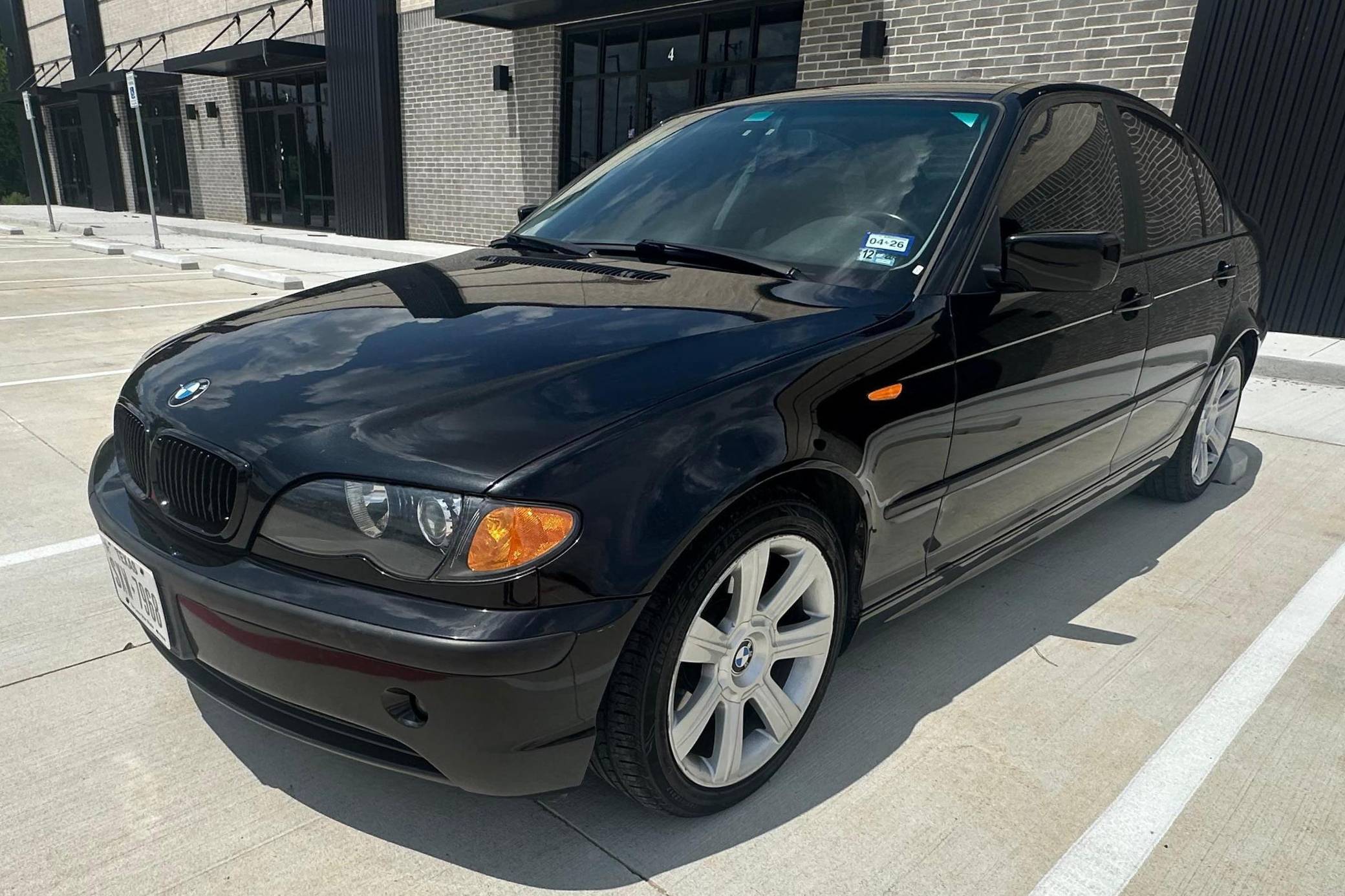 2002 BMW 325i Sedan VIN: WBAET37452NH00884 for Sale - Cars & Bids