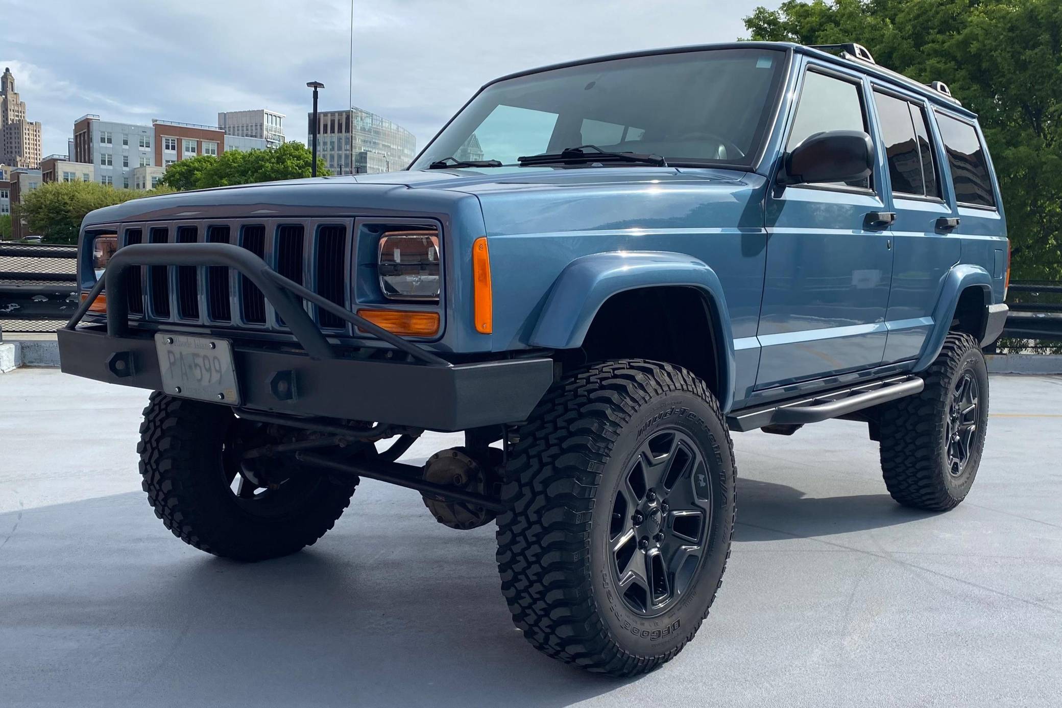 Take A Look At The 1999 Jeep Cherokee Sport 4x4