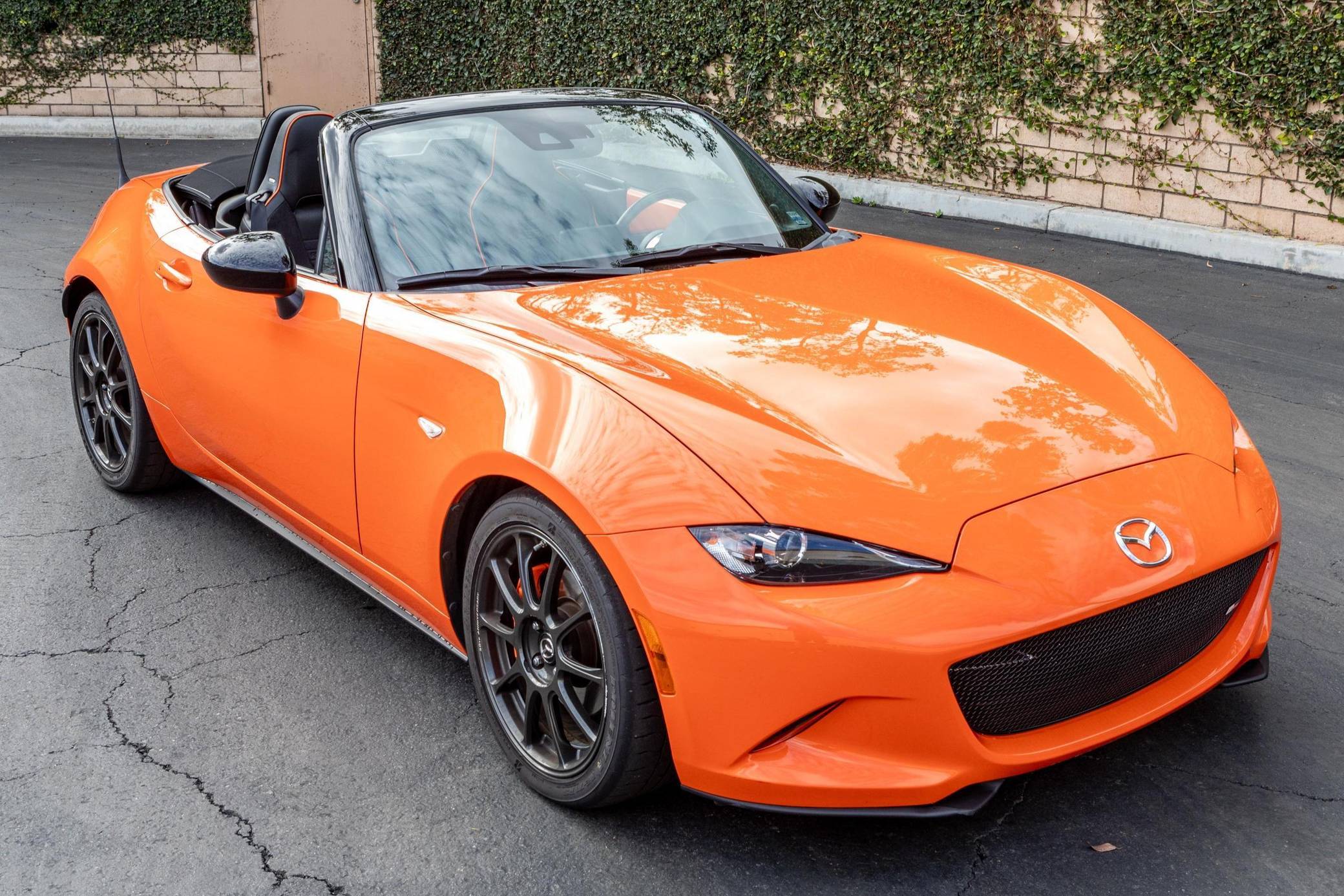 2019 Mazda MX-5 Miata 30th Anniversary Edition VIN: JM1NDAA75K0400196 ...