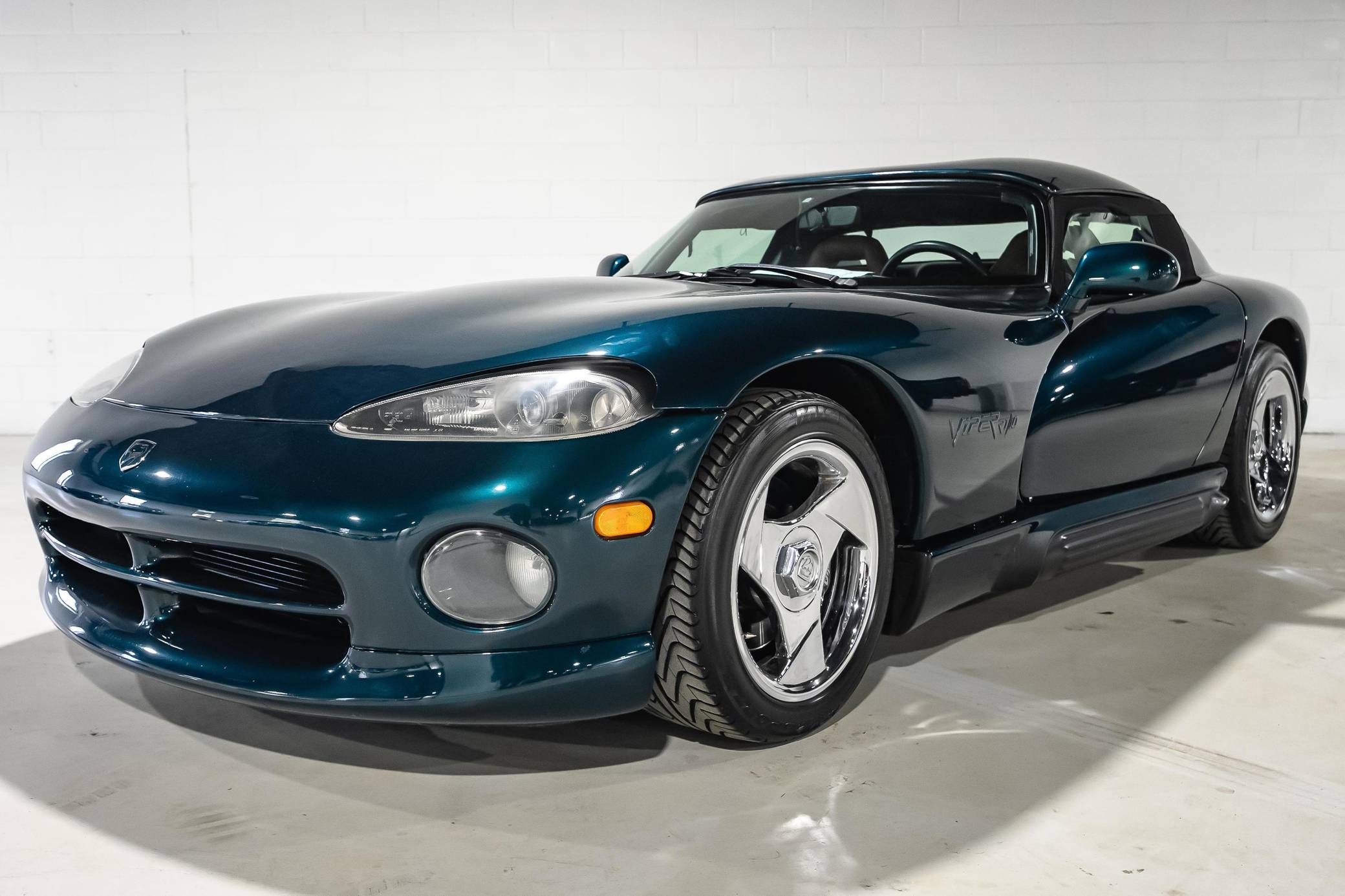 1995 Dodge Viper RT/10 VIN: 1B3BR65E0SV200390 for Sale - Cars & Bids