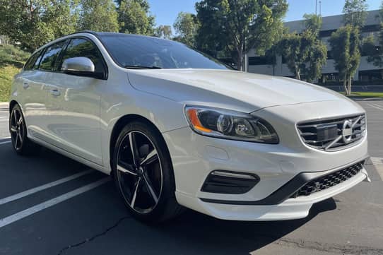 2015 Volvo V60 T6 R-Design auction - Cars & Bids