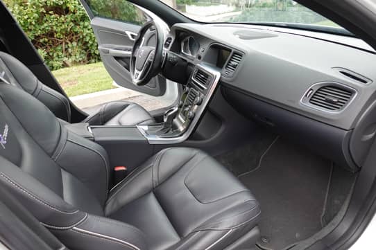 2015 Volvo V60 T6 R-Design auction - Cars & Bids