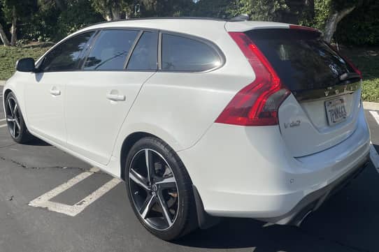 2015 Volvo V60 T6 R-Design auction - Cars & Bids