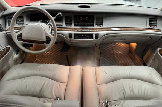 1996 Lincoln Town Car VIN: 1LNLM82W5TY670355 for Sale - Cars & Bids