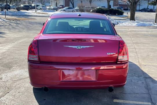 Purple Chrysler 300 Srt