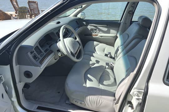 1995 Lincoln Town Car Signature for Sale - Cars & Bids