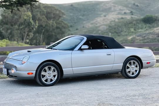 Coche Thunderbird 2005