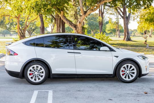 2018 Tesla Model X 75D VIN: 5YJXCAE29JF120243 for Sale - Cars & Bids