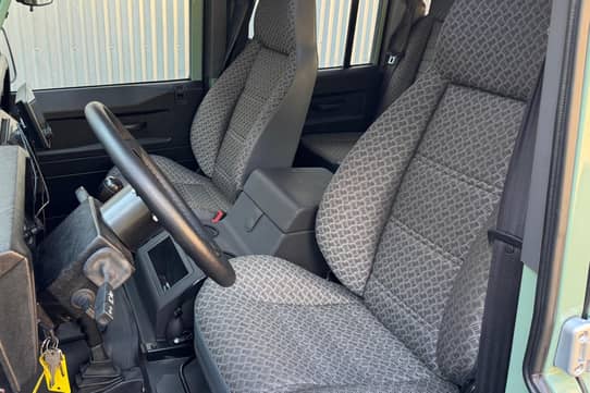 1996 Land Rover Defender 110 VIN: SALLDHM68TA981156 for Sale - Cars & Bids