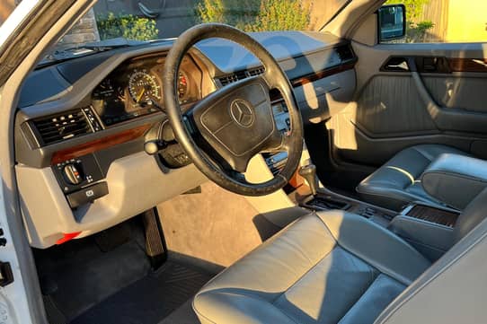1992 Mercedes-Benz 300CE VIN: WDBEA51E9NB639076 for Sale - Cars & Bids
