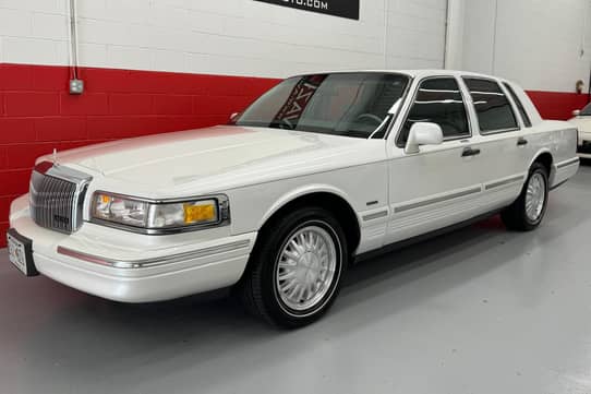 1996 Lincoln Town Car VIN: 1LNLM82W5TY670355 for Sale - Cars & Bids