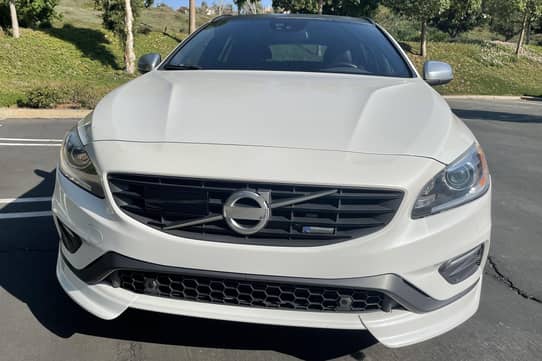 2015 Volvo V60 T6 R-Design auction - Cars & Bids