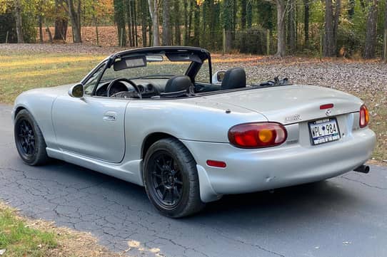 2000 Mazda MX-5 Miata VIN: JM1NB3534Y0153819 for Sale - Cars & Bids