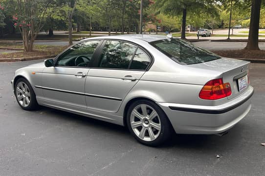 2003 BMW 325i Sedan VIN: WBAET37423NH02464 for Sale - Cars & Bids