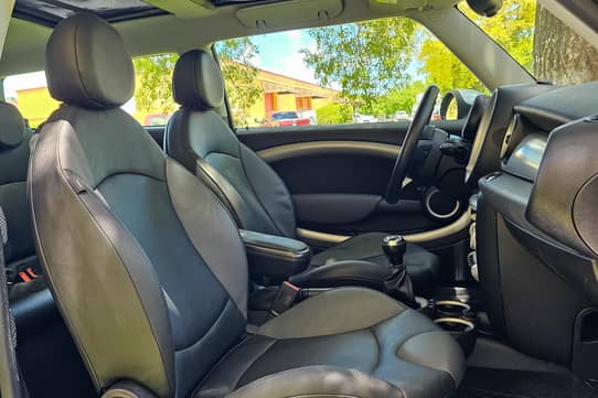 2009 Mini Cooper S Clubman VIN: WMWMM335X9TP74988 for Sale - Cars & Bids