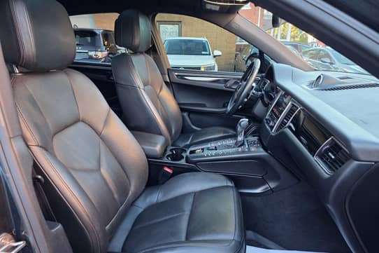 2017 Porsche Macan VIN: WP1AA2A52HLB03128 for Sale - Cars & Bids