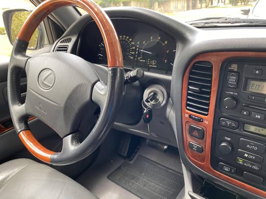 2000 Lexus LX470 auction - Cars & Bids