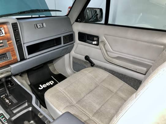 1995 Jeep Cherokee Sport 4x4 auction - Cars & Bids