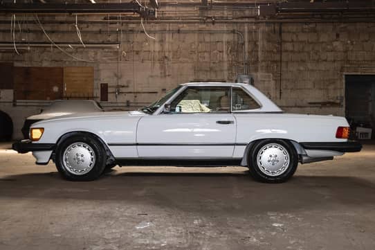 1988 Mercedes-Benz 560SL VIN: WDBBA48D3JA081834 for Sale - Cars & Bids