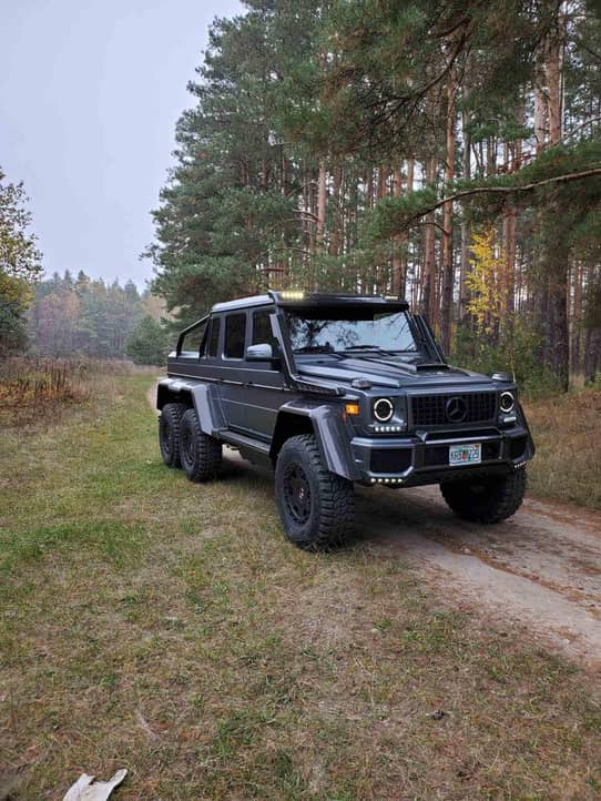 2005 Mercedes-Benz G55 AMG 6x6 auction - Cars & Bids