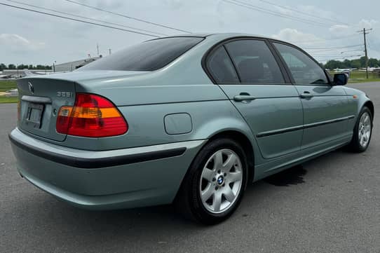 2005 BMW 325i Sedan VIN: WBAEV33405KX09561 for Sale - Cars & Bids