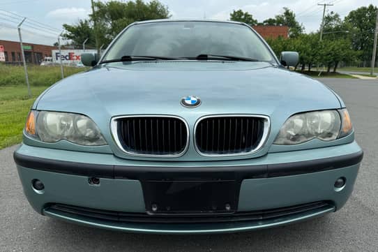 2005 BMW 325i Sedan VIN: WBAEV33405KX09561 for Sale - Cars & Bids