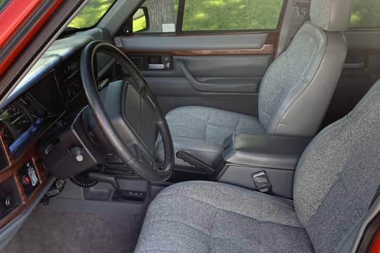1995 Jeep Cherokee Country 4x4 auction - Cars & Bids