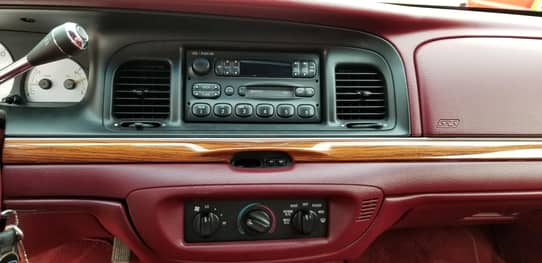 1995 Ford Crown Victoria LX auction - Cars & Bids