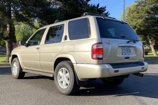 2001 Nissan Pathfinder LE 4x4 auction - Cars & Bids