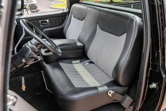 1987 Chevrolet R10 VIN: 1GCDR14H2HF393764 for Sale - Cars & Bids