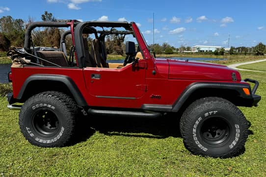 1998 Jeep Wrangler SE 4x4 VIN: 1J4FY29P3WP713984 for Sale - Cars & Bids
