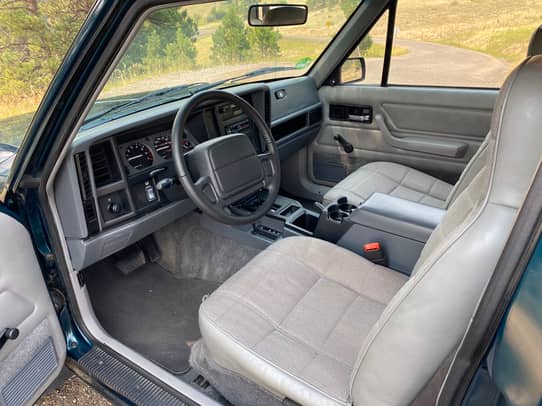 1995 Jeep Cherokee Sport auction - Cars & Bids