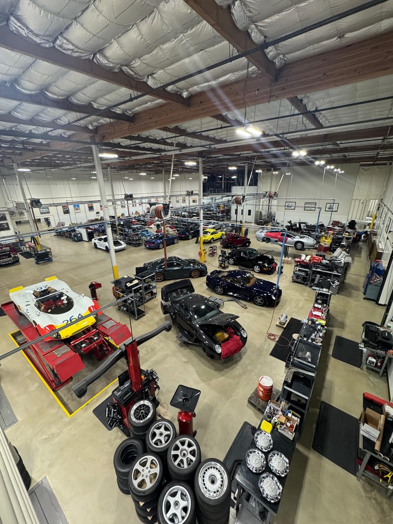 Crazy service center in the Carspotting Community