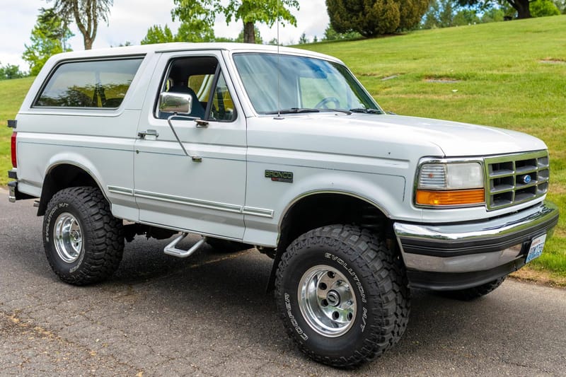 1993 Ford Bronco XLT 4x4 auction - Cars & Bids