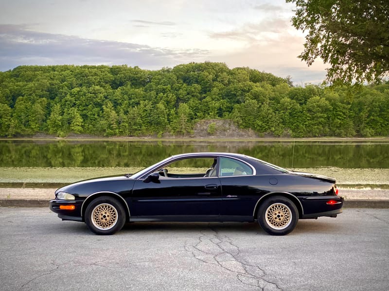 1998 Buick Riviera auction - Cars & Bids